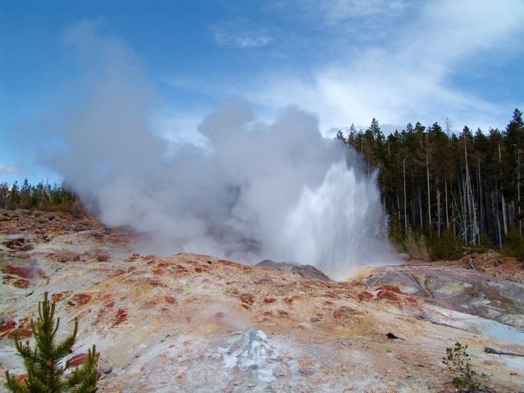 13 Biggest Geysers in the World - Insider Monkey