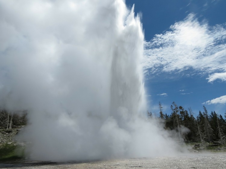 13 Biggest Geysers in the World - Insider Monkey