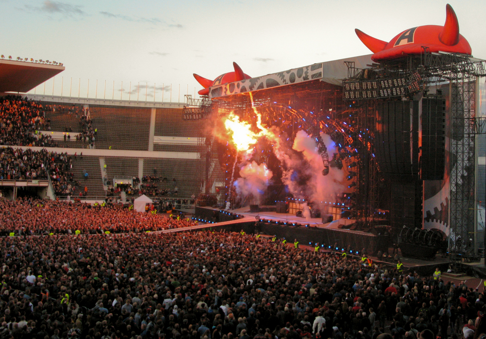 6 Easiest AC/DC Songs to Play on Guitar - Insider Monkey