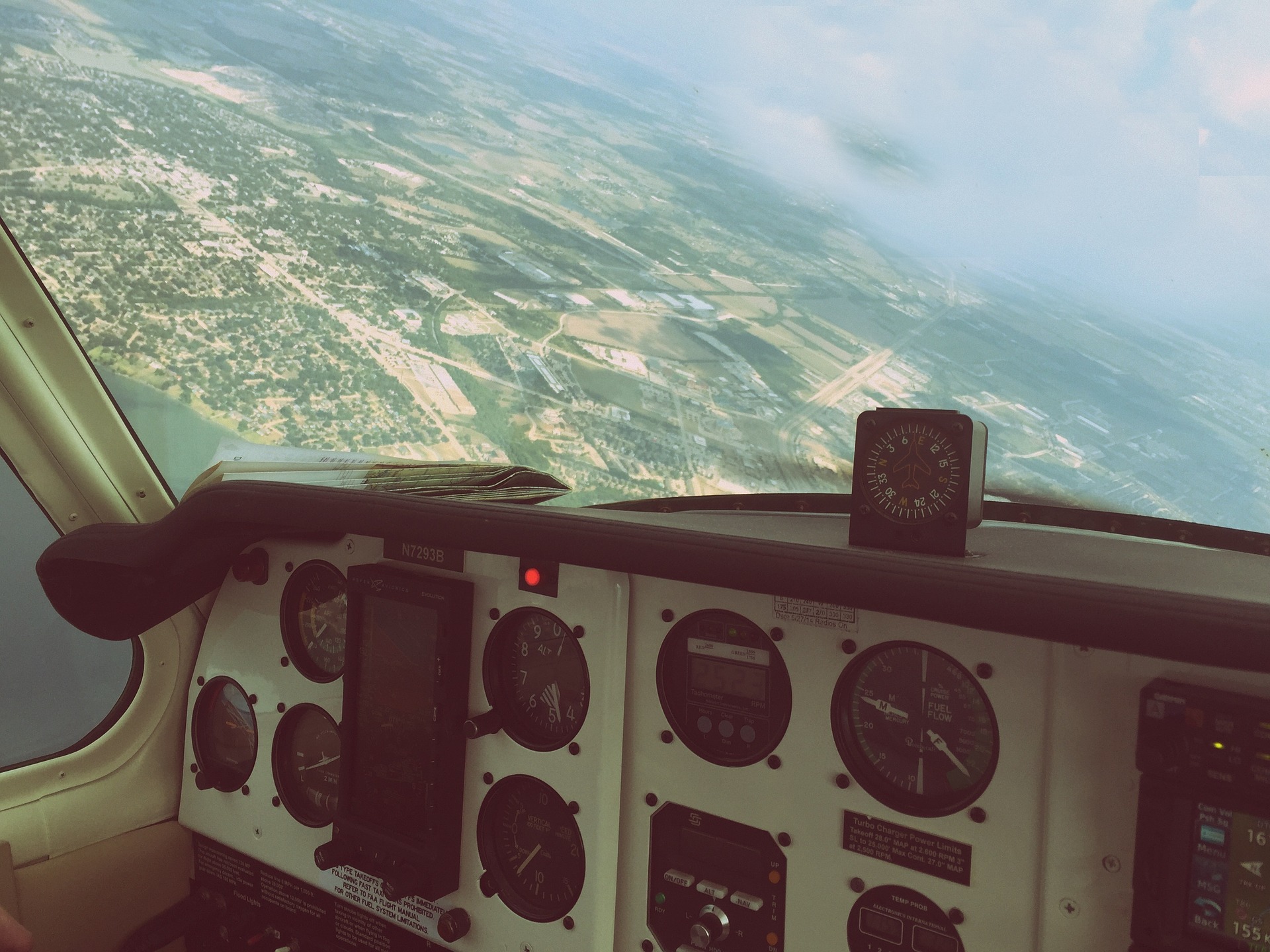 15 Best States For Airline Pilots, Copilots, and Flight Engineers ...