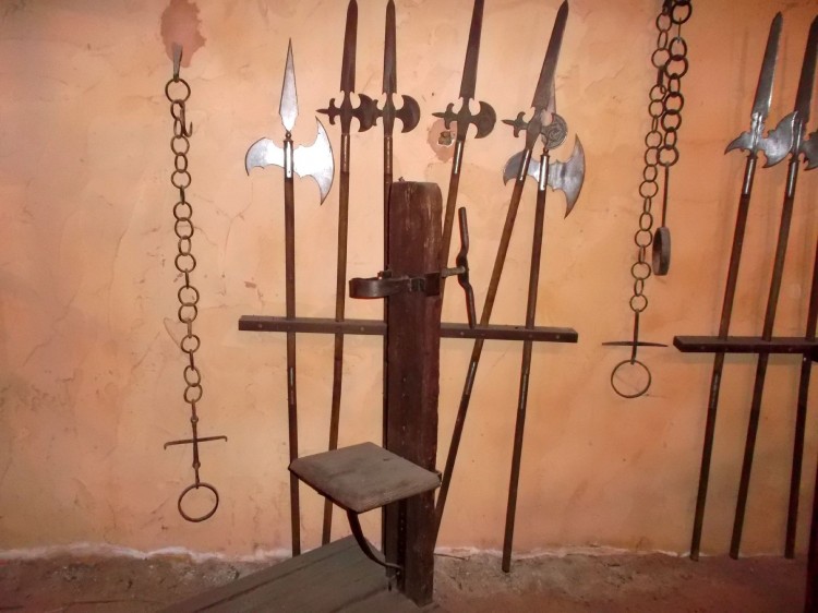 11 Most Painful Cruel Horrific Deaths and Execution Methods in History ...