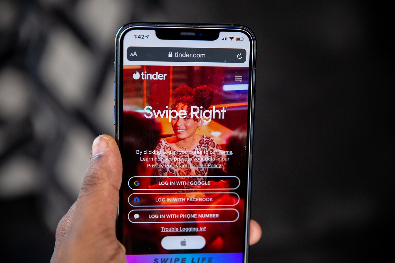 20 Tinder Bio Examples for Guys By AI Generators - Insider Monkey